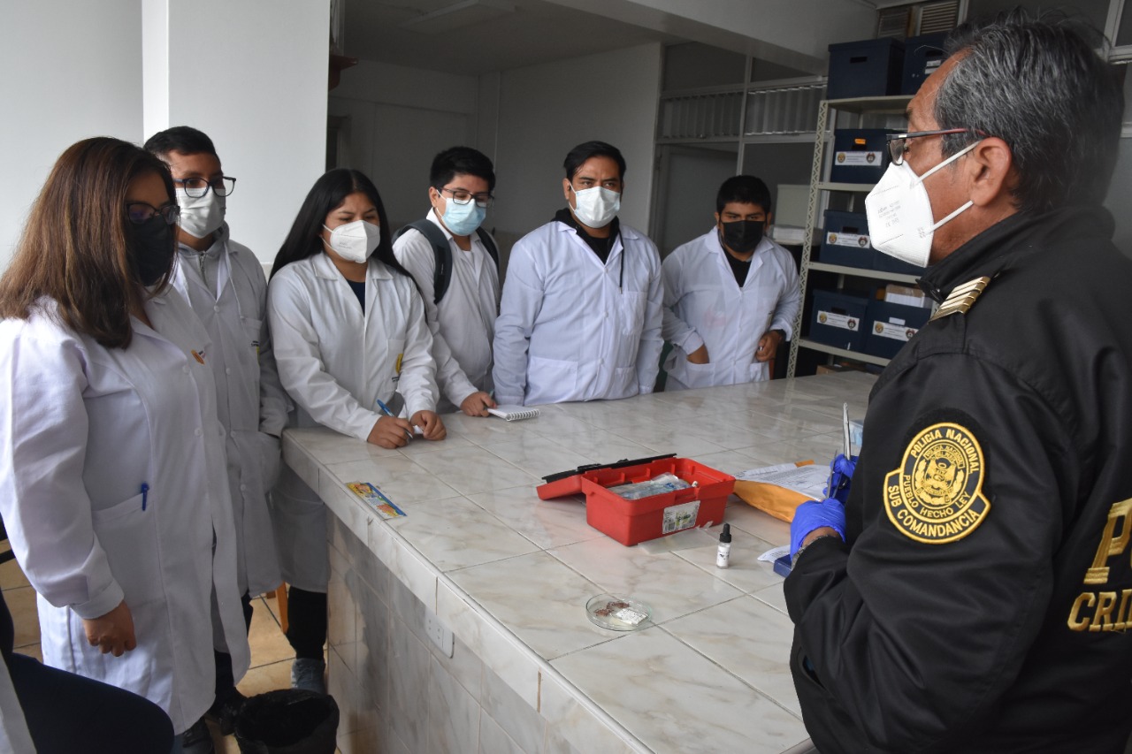 Estudiantes de Farmacia y Bioquímica visitaron la División de ...