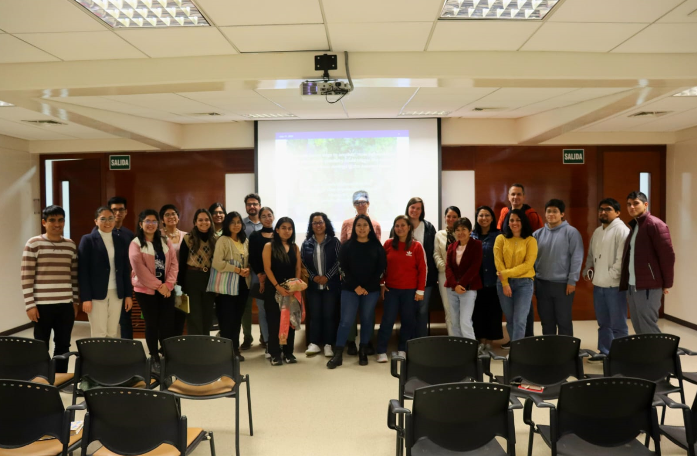 Destacada ponencia de Jan Conn, PhD – Facultad de Ciencias e Ingeniería