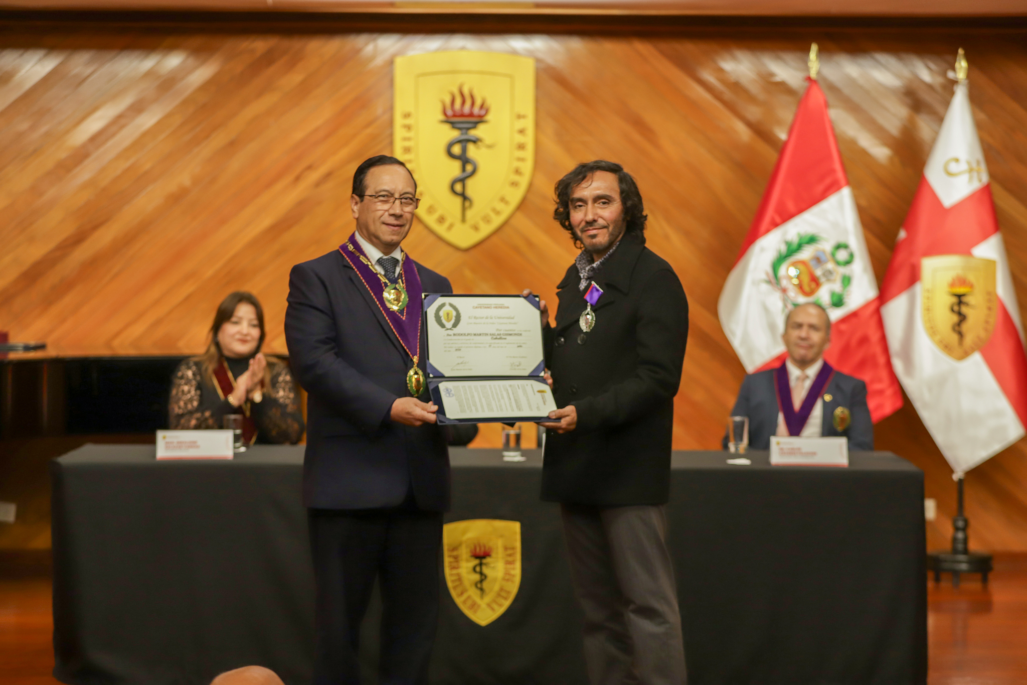 EL DR. RODOLFO SALAS RECIBE RECONOCIMIENTO ESPECIAL EN LA ORDEN CAYETANO HEREDIA – Facultad de ...